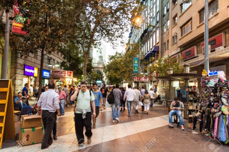 A veinte años de su primera versión: Encuesta Bicentenario UC muestra ...